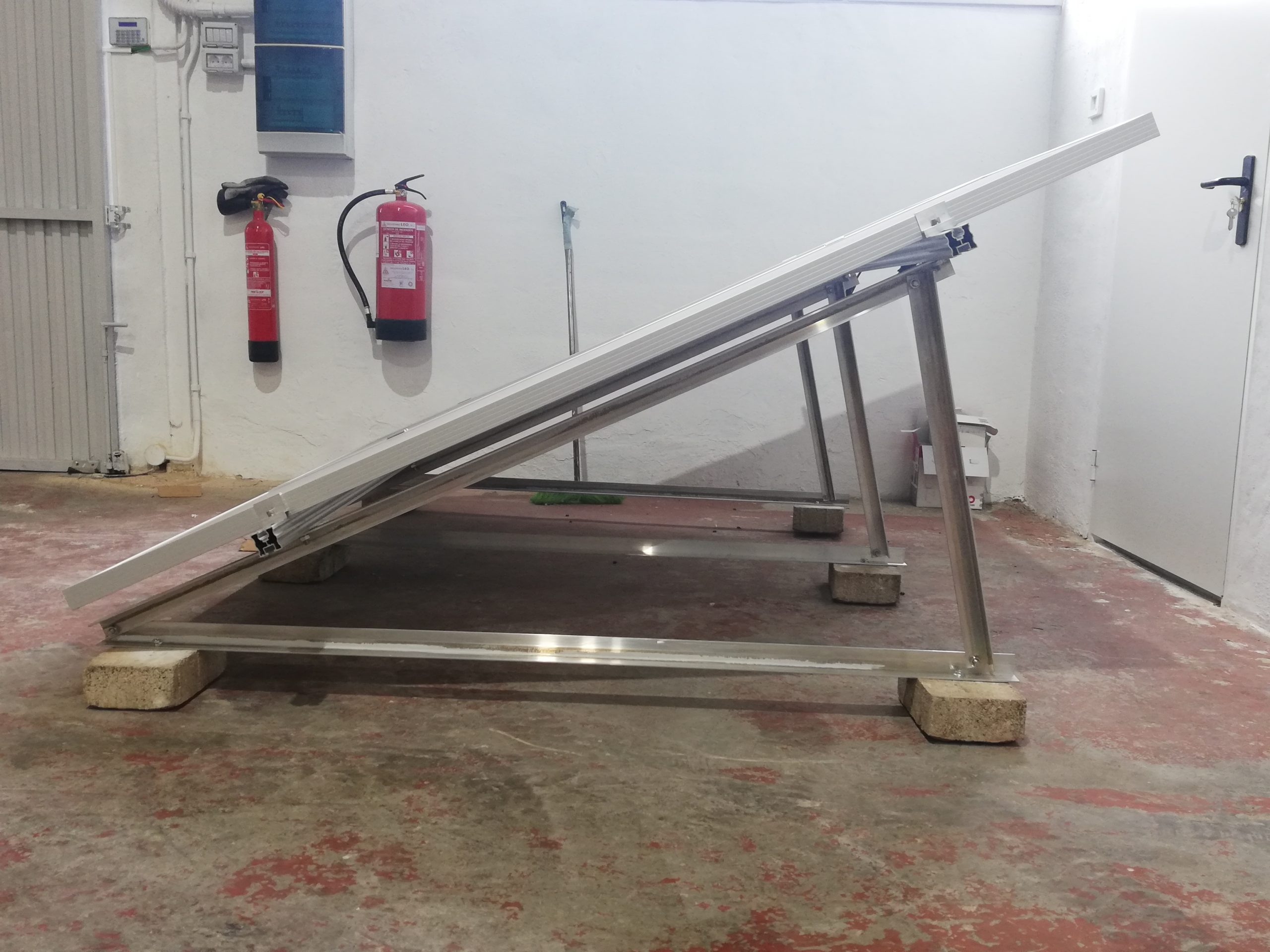 Estructura Inclinada con Triángulos - Luzma Solar